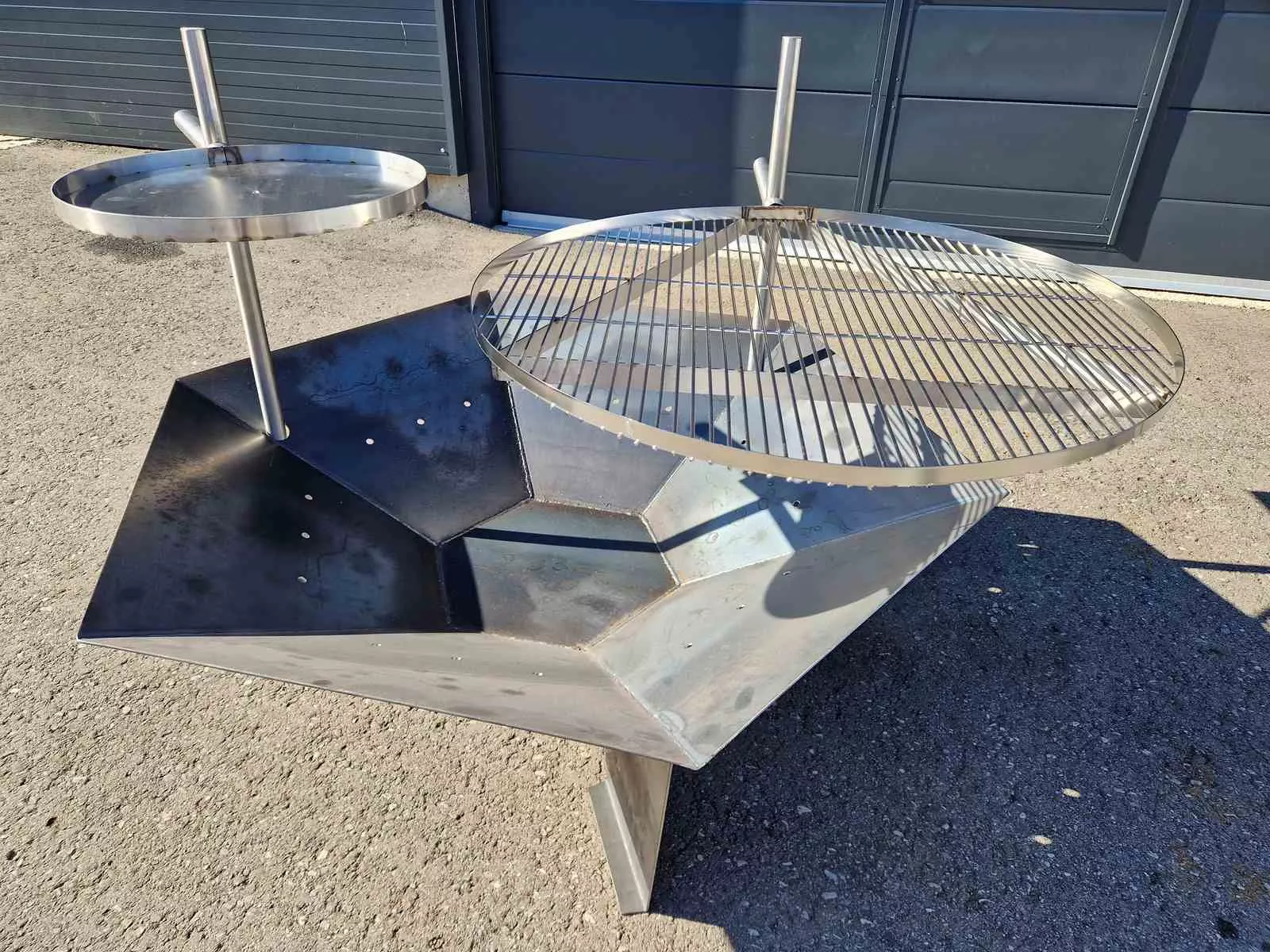 Griller, Smoker, Feuerschalen, Grill im Steinkorb